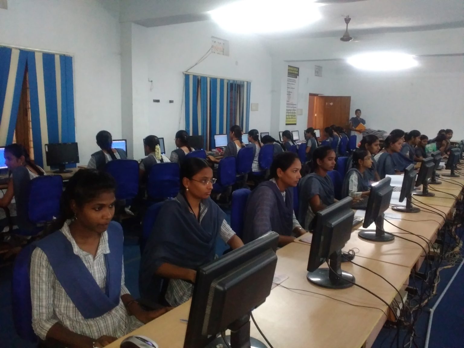 COMPUTER CENTER – PRIYADARSHINI INSTITUTE OF TECHNOLOGY & SCIENCE FOR WOMEN